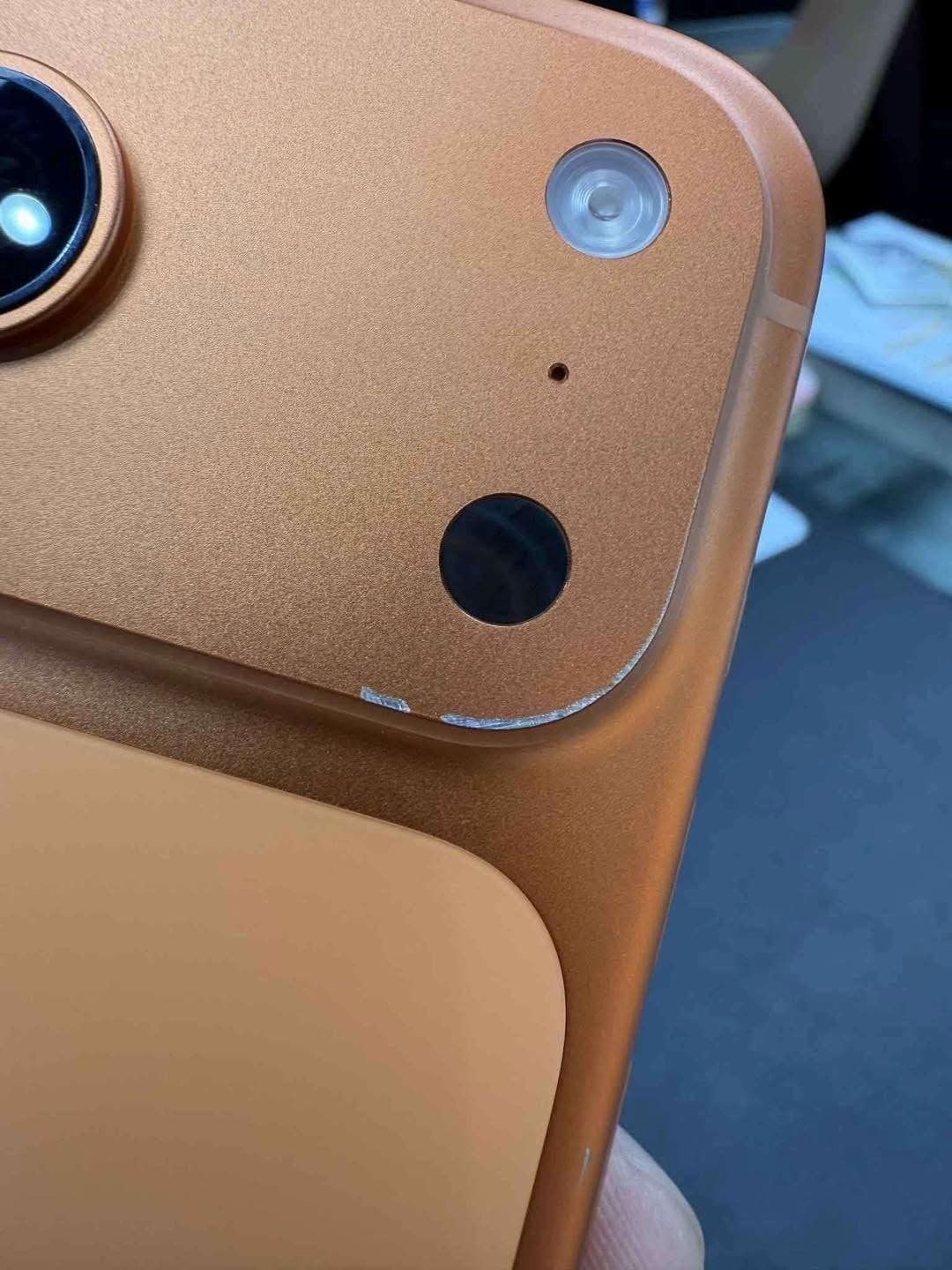 iPhone 17 mới ra mắt, vỏ máy mới đã bị trầy xước