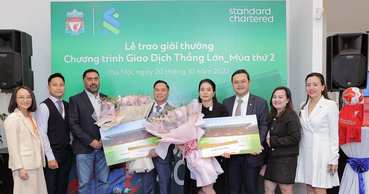 Standard Chartered Việt Nam trao giải thưởng chuyến đi Anh cho khách hàng