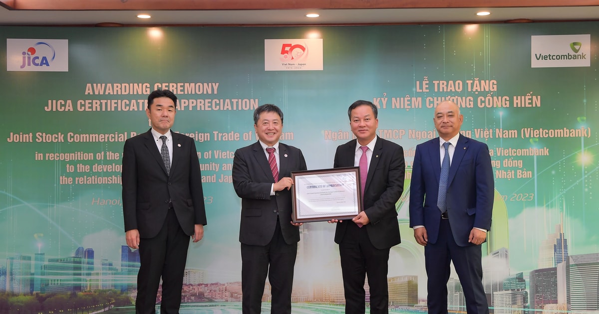 JICA trao tặng kỷ niệm chương cống hiến cho Vietcombank
