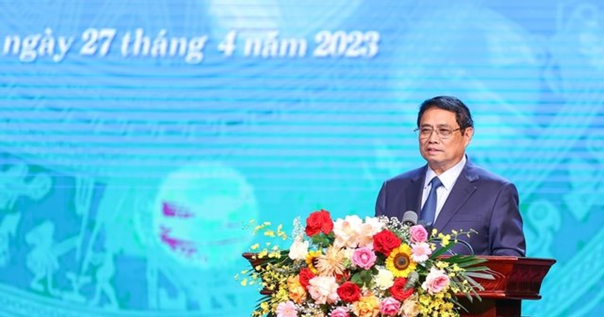 Lao động là vinh quang, là quyền lợi và nghĩa vụ thiêng liêng, là nguồn sống, nguồn hạnh phúc ...