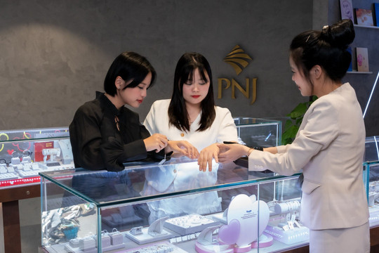 PNJ báo lãi gần 1.300 tỷ đồng, tiếp tục tăng số lượng cửa hàng